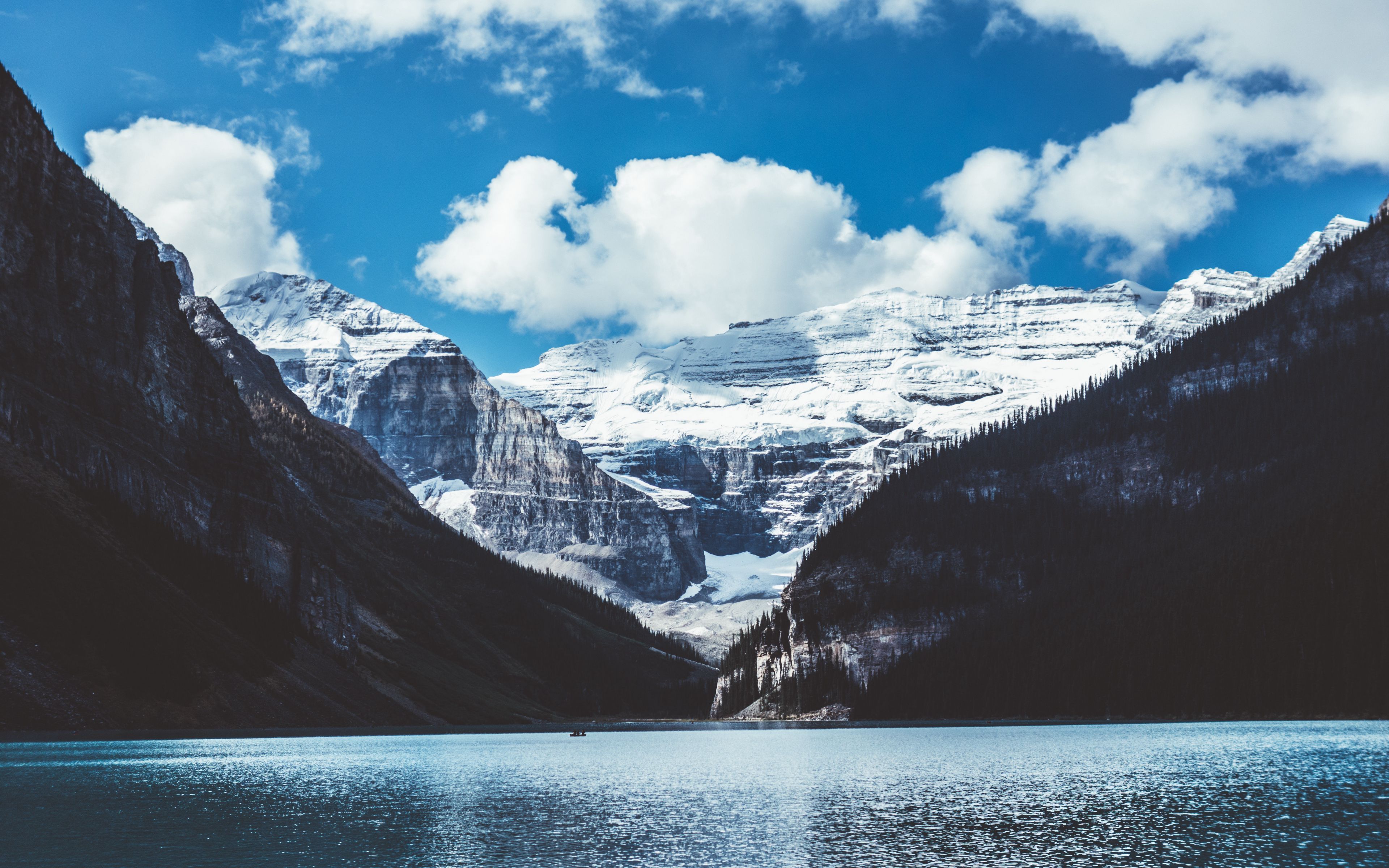 Скачать 3840x2400 горы, озеро, облака обои, картинки 4k ultra hd 16:10